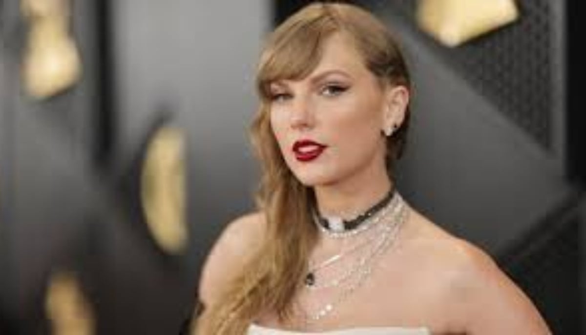 Fans are questioning Taylor swifts silence over ICE