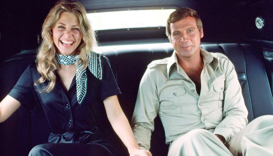 Lindsay Wagner and Lee Majors share a nostalgic reunion at fan event