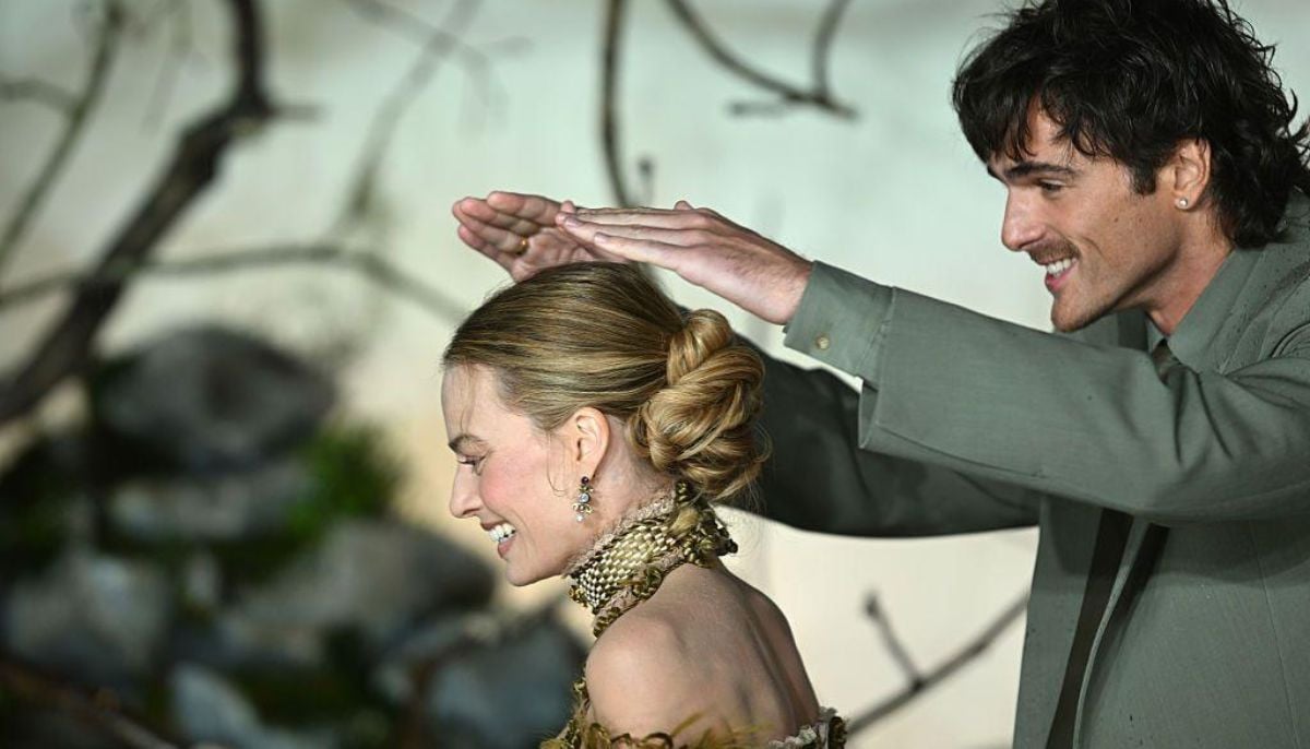 Jacob Elordi shields Margot Robbie from rain at 'Wuthering Heights ...