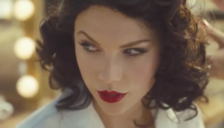 Taylor Swift stuns fans with bold brunette makeover