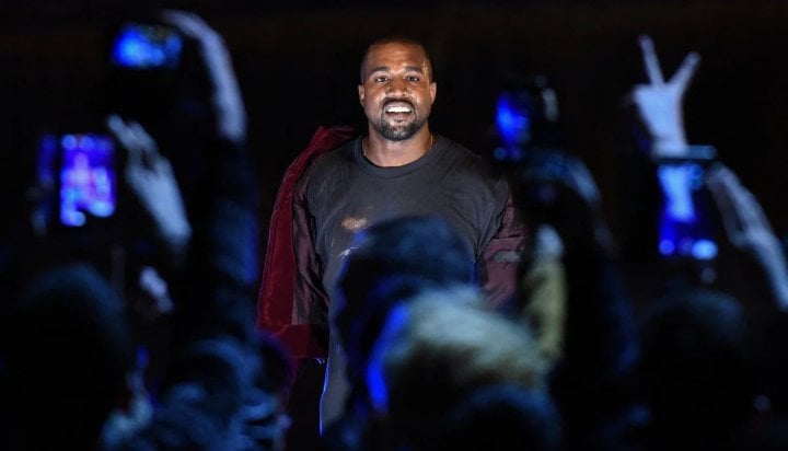 Kanye West makes surprise appearance at Dave Chappelle stand-up show