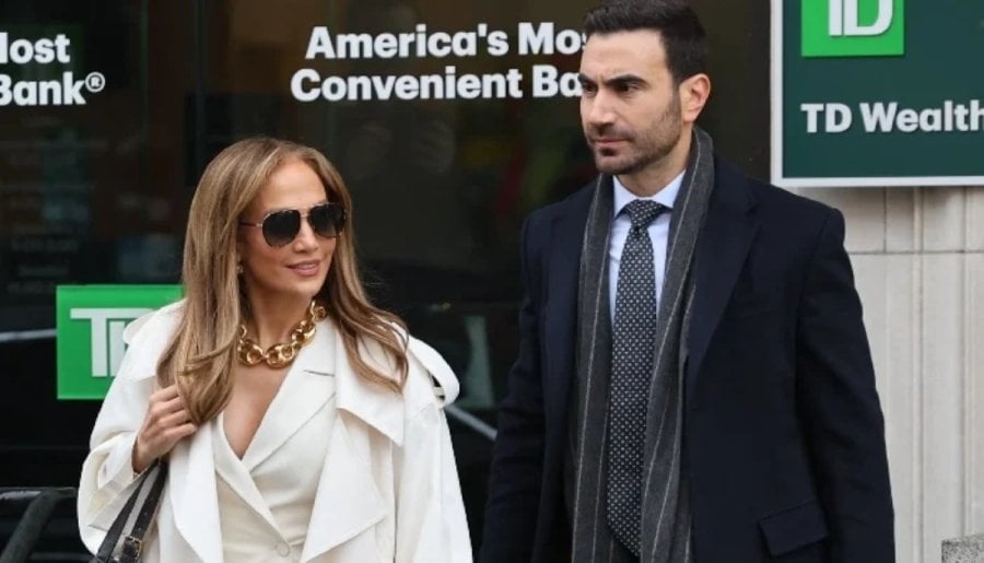 Jennifer Lopez Walks Away From Brett Goldstein Romance As Insiders Call