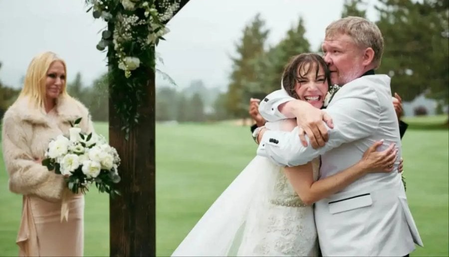 Heather McComb ties the knot with Scott Michael Campbell in outdoor wedding