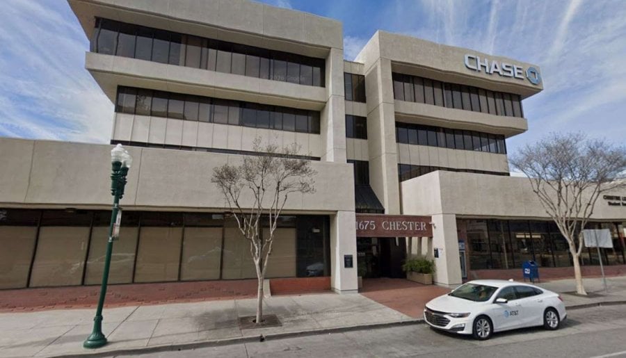 Man with alleged body bomb holds hostages at Bakersfield Chase Bank branch