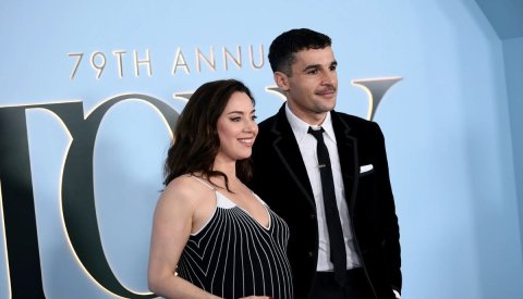Actress Aubrey Plaza shows her baby bump at the annual Tony Awards night