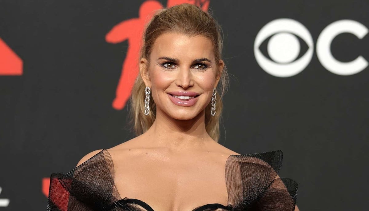 Jessica Simpson finds strength on stage following major life changes