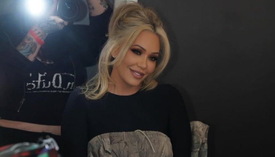 Bunnie Xo shuts down Chad Kroeger dating claims while opening up on ...