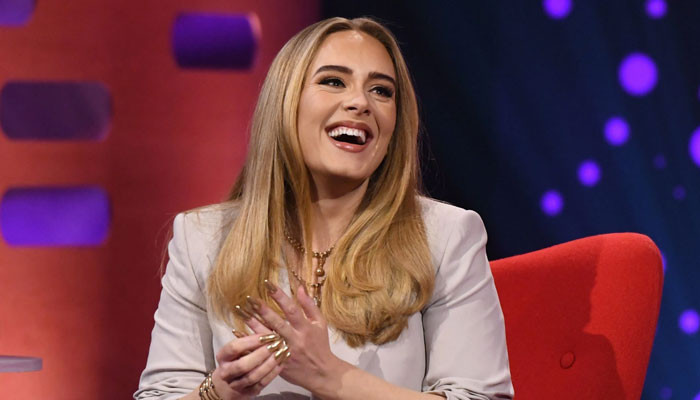 Adele uses secret body language rituals to bond with audience: Expert