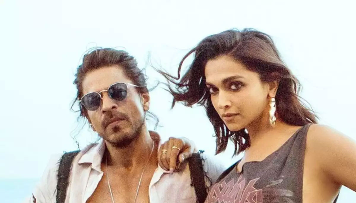 Deepika Padukone says Shah Rukh Khan ''gives her confidence''