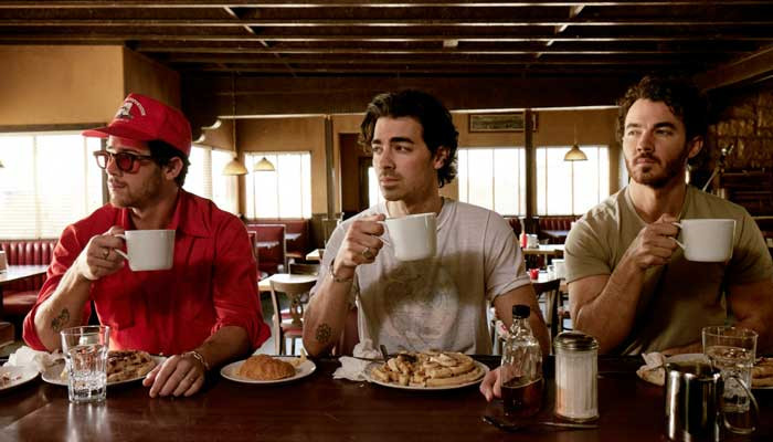 Jonas Brothers debut 'Waffle House' music video, tease their cool dance ...