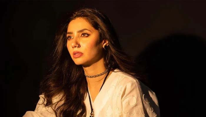 Mahira Khan exudes killer beach vibes