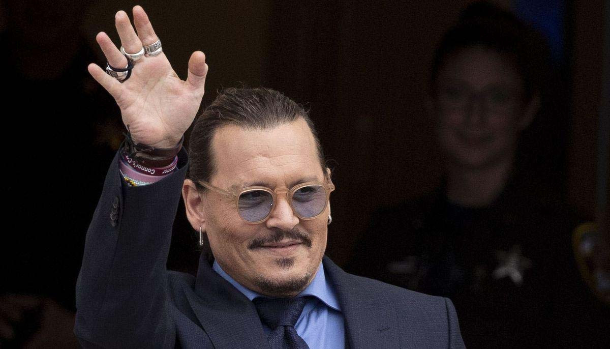 Johnny Depp dons the director's hat for 'Modi'