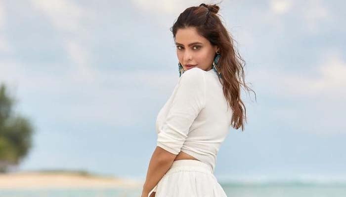 Aamna Sharif puts her seductive charisma on display amidst rhythmic sea ...