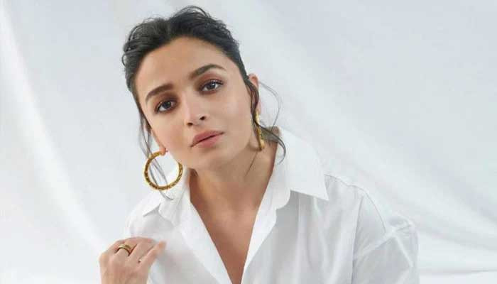 Alia Bhatt flaunts gorgeous no-makeup look