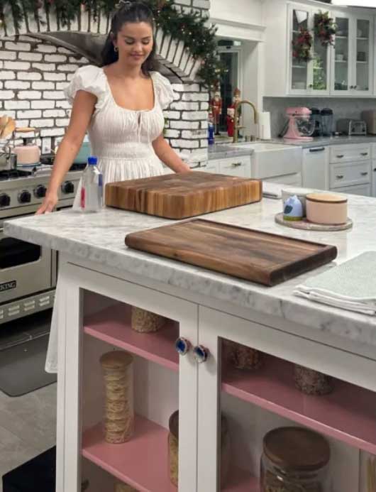 Selena Gomez offers glimpse into filming of 'Selena + Chef's new season