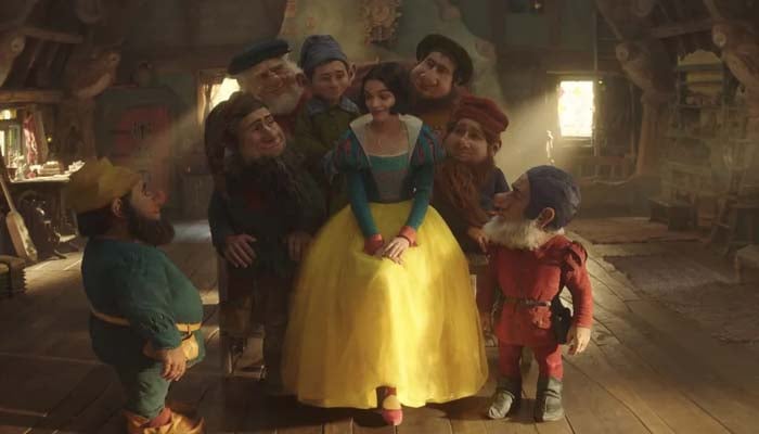 Disney 'Snow White' live-action star Rachel Ziegler and seven dwarfs ...