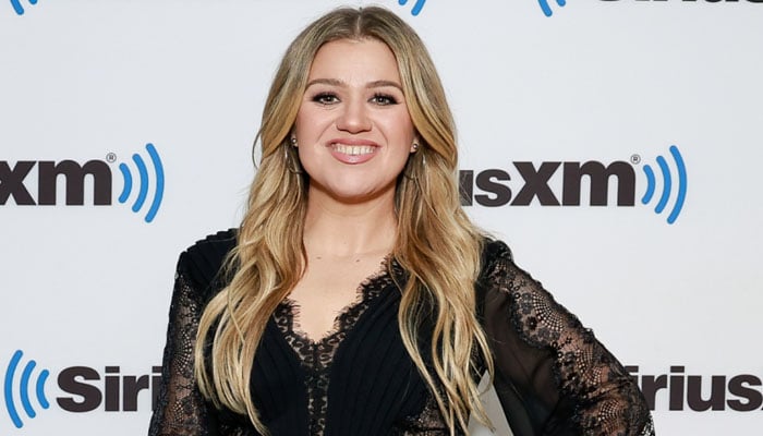 Kelly Clarkson spills beans about her ‘sad’ love life, kids and more