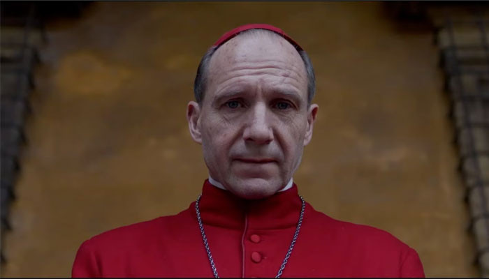 'Voldemort' actor Ralph Fiennes faces a ridiculous situation at the ...