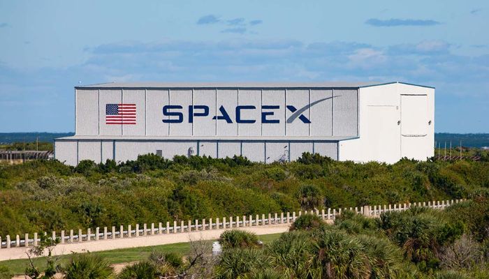 Former SpaceX employee sues company, alleges security violations