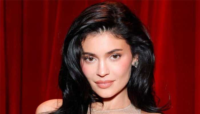 Kylie Jenner revives Gisele Bündchen's 2000s Ralph Lauren look in ...
