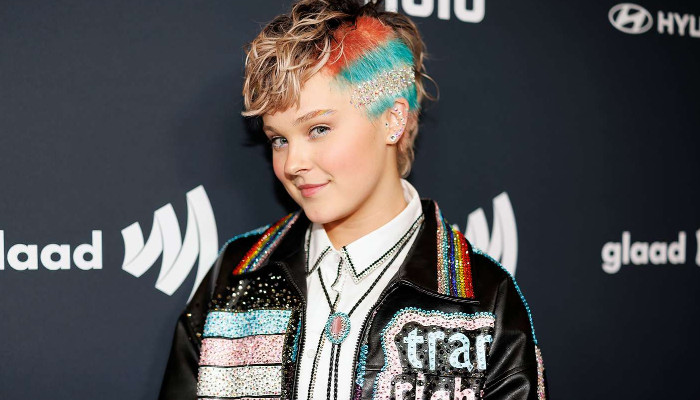 JoJo Siwa ditches her signature style with new look