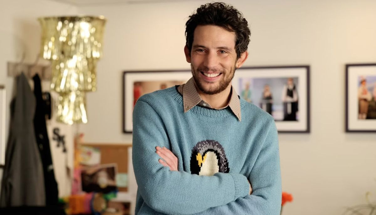 Josh O’Connor charms his way through ‘Saturday Night Live’ debut