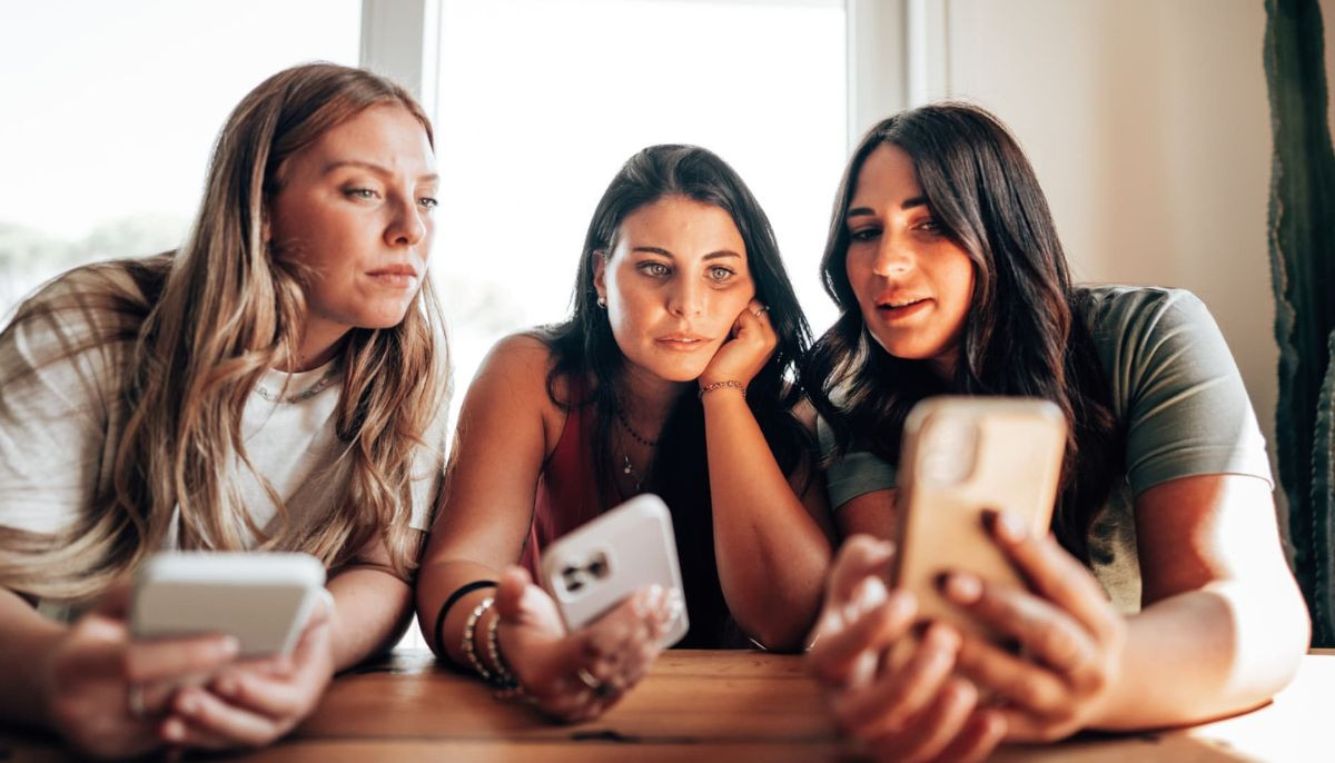 Lib Dems propose film-style age ratings for teen social media